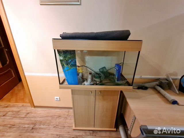 Аквариум с тумбой и принадлежности